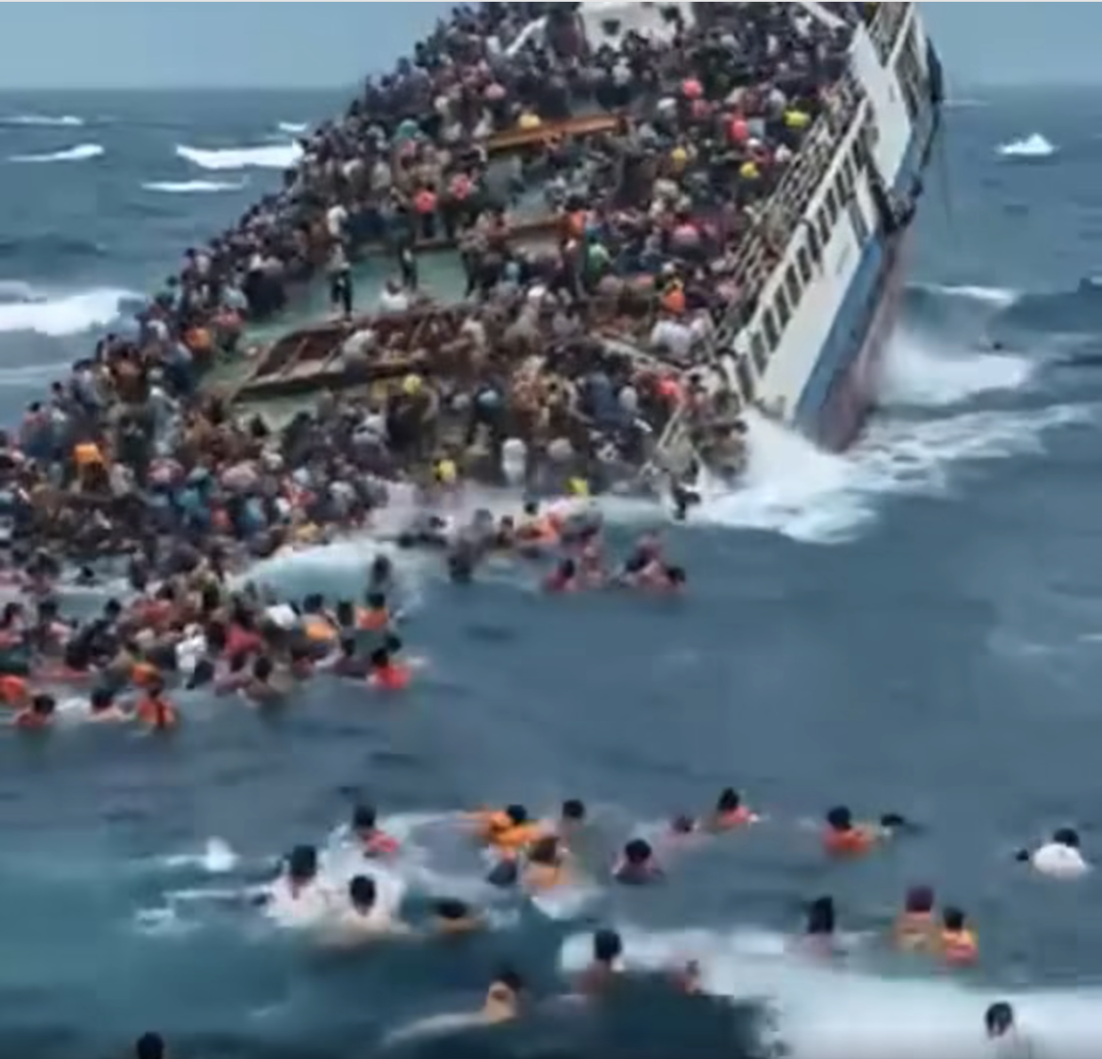 Tragedy in the middle of the ocean! The boat sank, and no one knew how ...